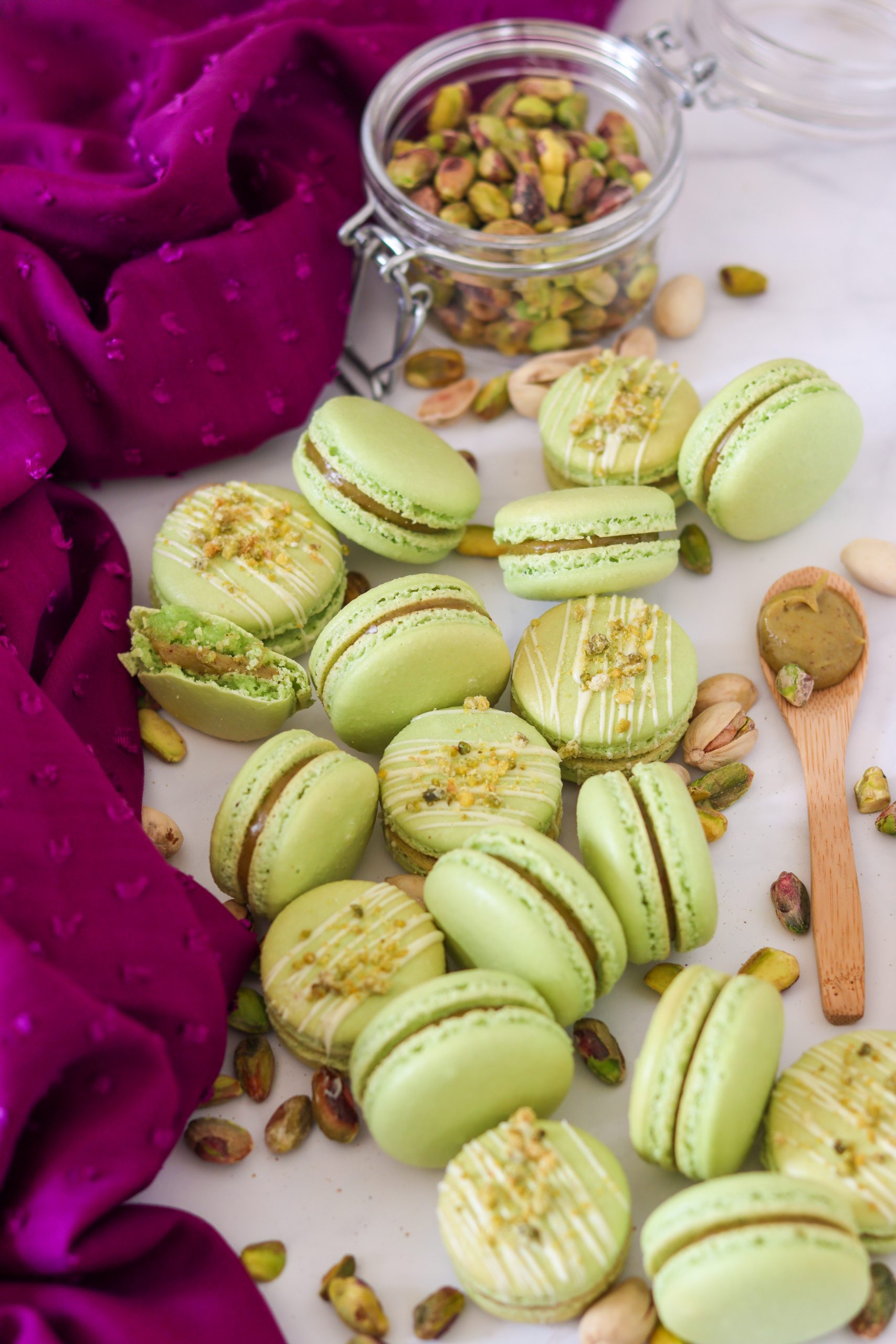 Macaron à la pistache • Autour du Sucre