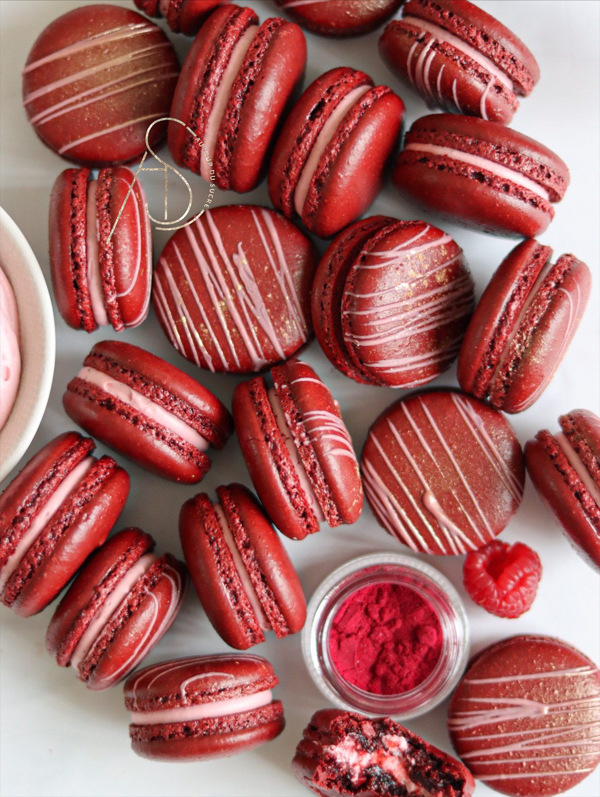 Macaron framboise • Autour du Sucre
